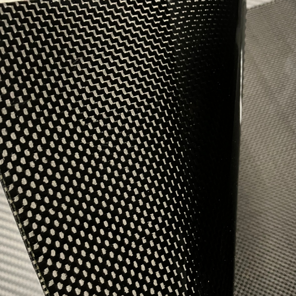 Plain matte carbon fibre HexaSkin™